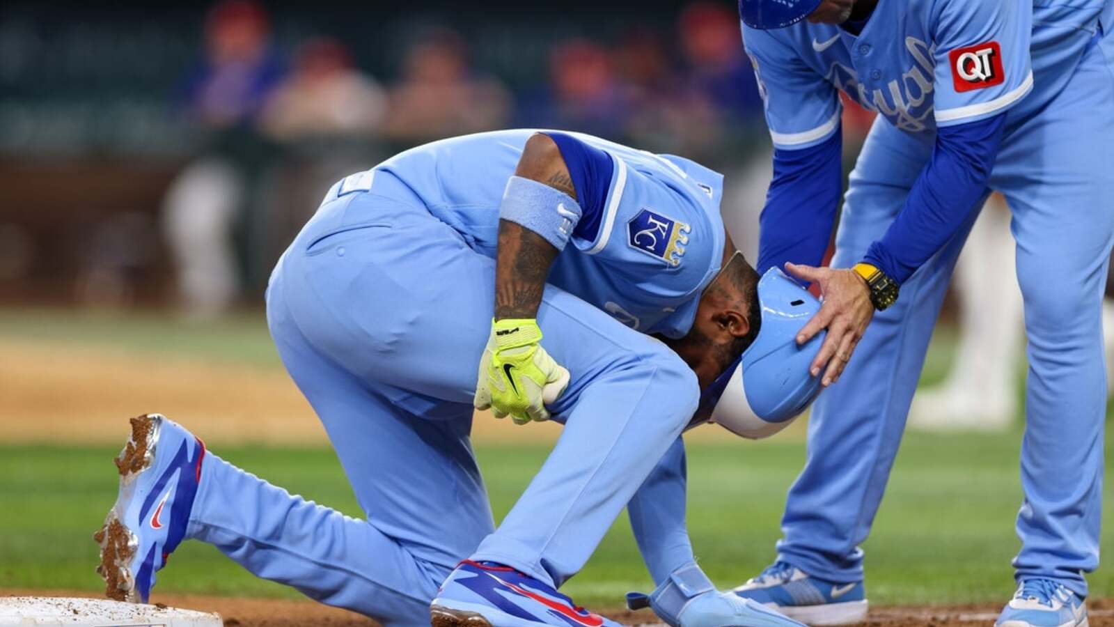 Royals 3B Maikel Garcia exits with hamstring injury | Yardbarker