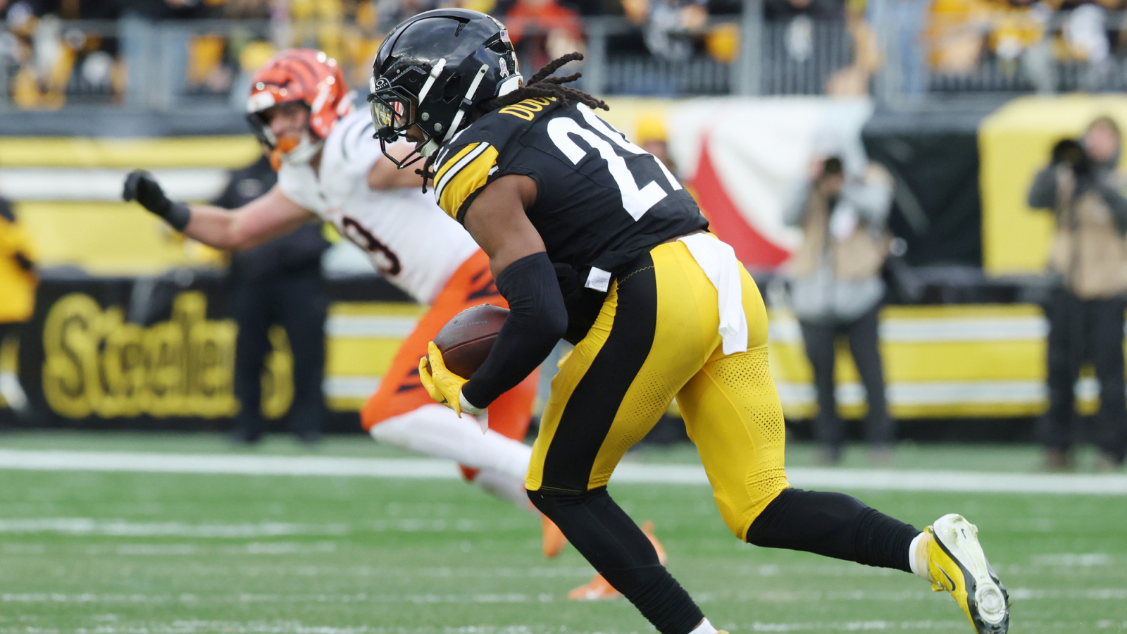 Watch: Steelers’ Kyle Dugger goes vertical for interception | Yardbarker