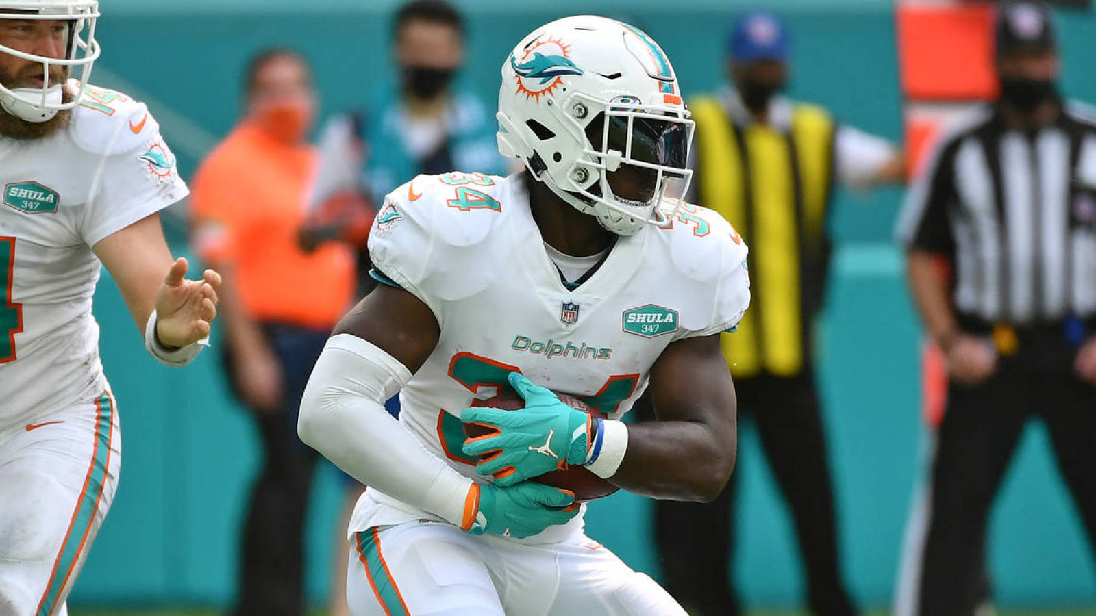 Dolphins waive Jordan Howard | Yardbarker