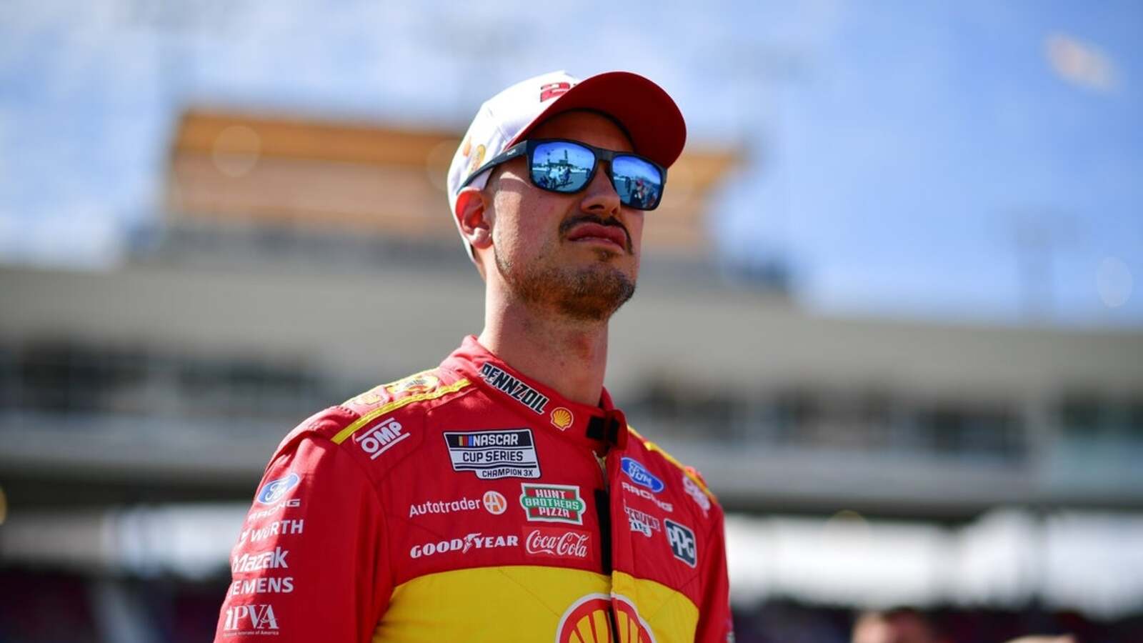 Joey Logano scores the pole for Cup race at Phoenix | Yardbarker
