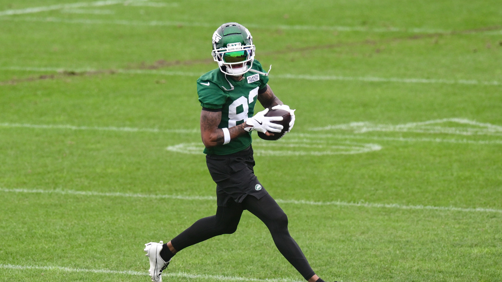Surprising name is leading the Jets' WR2 battle | Yardbarker