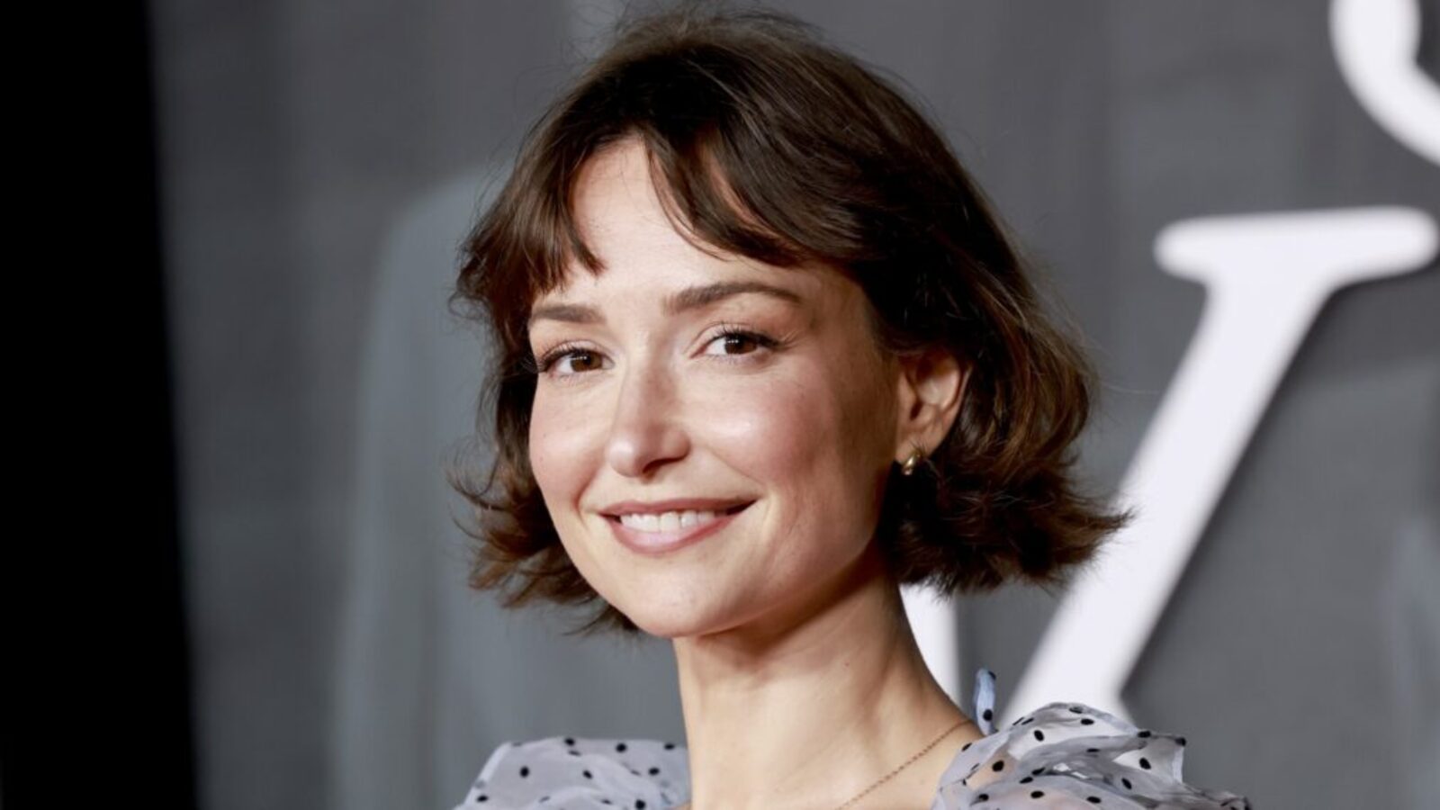 AT&T Star Milana Vayntrub Shares Flirty Photos & Raises $500K for ...