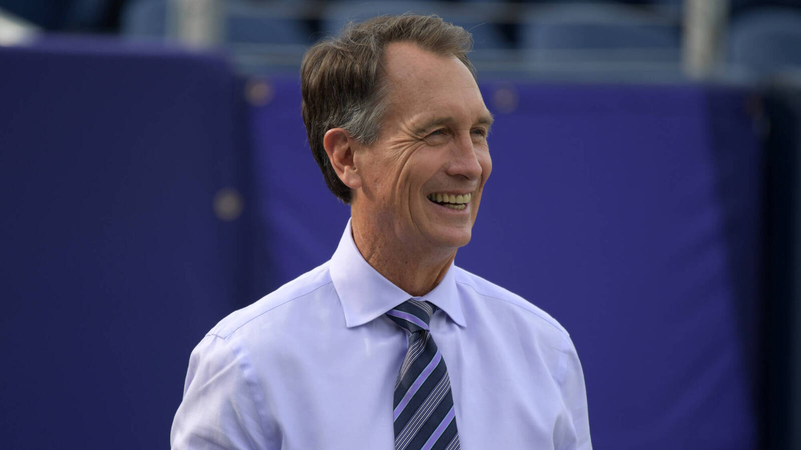 Chris Collinsworth accidentally threw his telestrator pen at a fan on ...