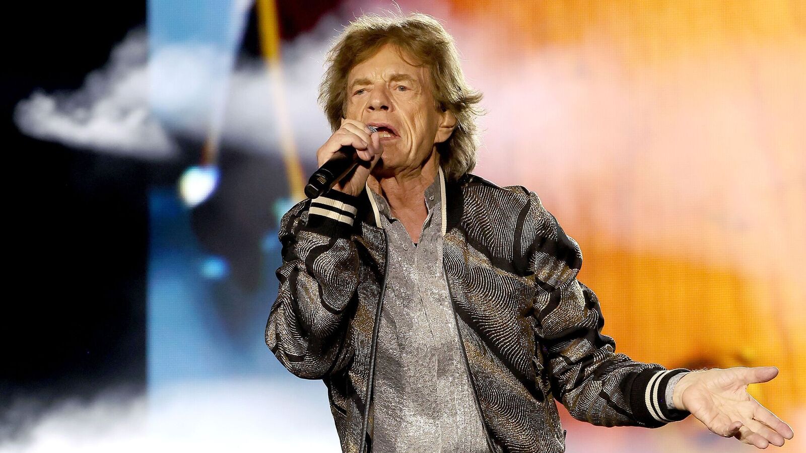 Old souls: Singers who are 70+ and still got it | Yardbarker
