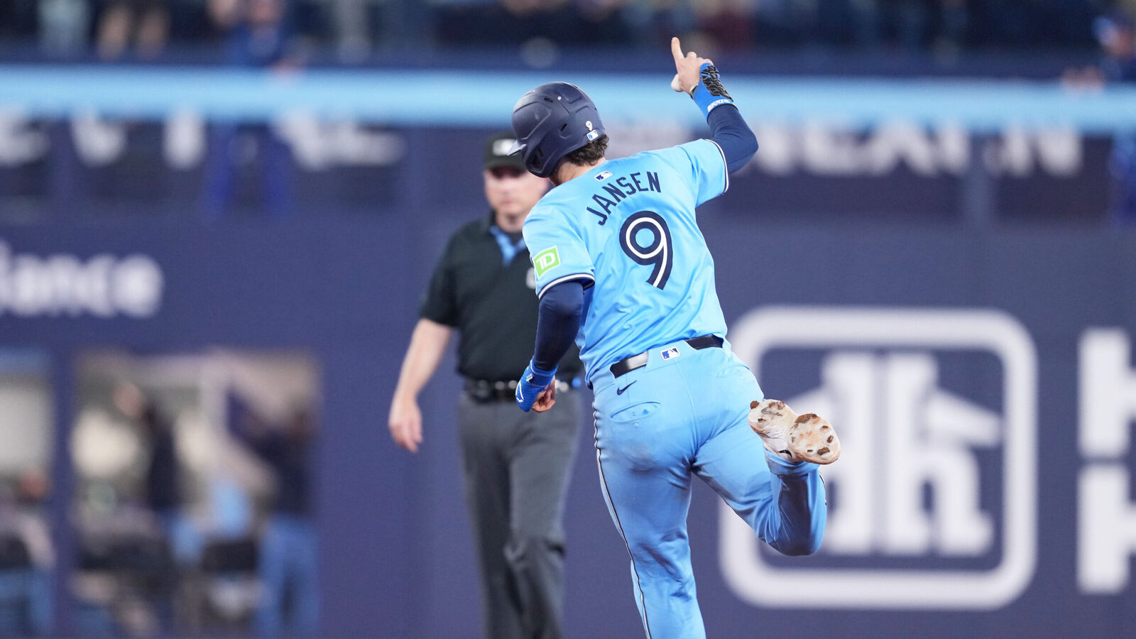 Former Blue Jay Danny Jansen signs a one-year deal with the Rays ...