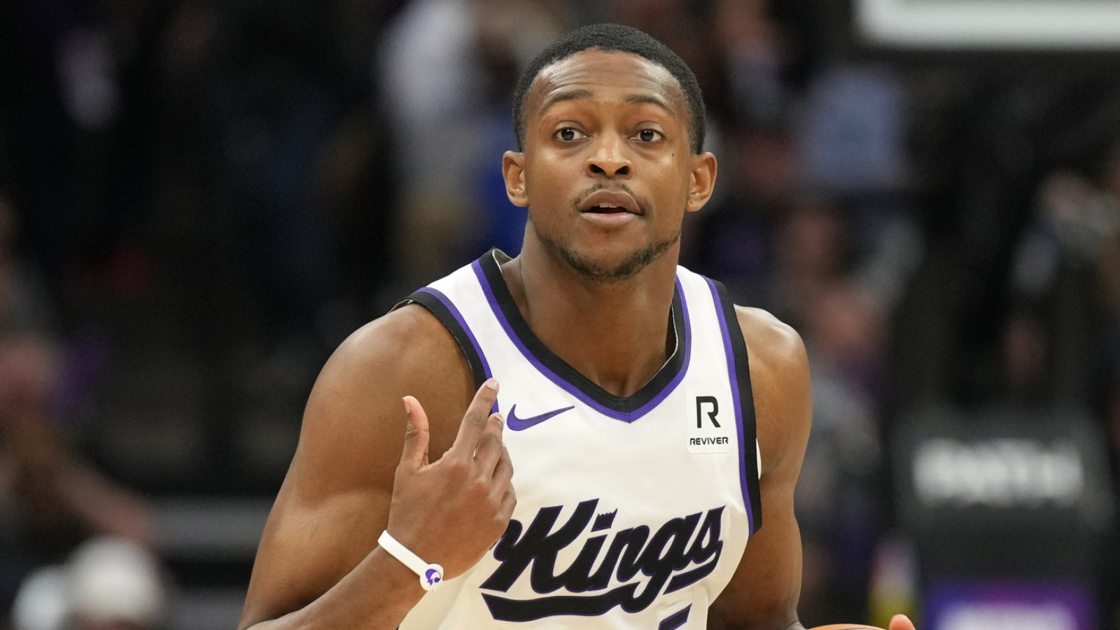 Spurs land De’Aaron Fox in another bombshell trade | Yardbarker