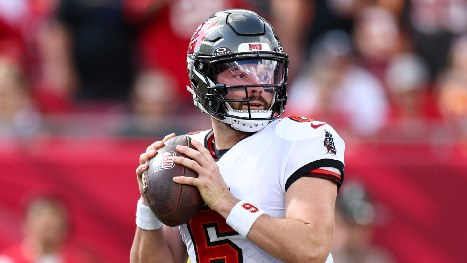 Watch: Buccaneers' Baker Mayfield successfully stiff-arms Nick Bosa | Yardbarker