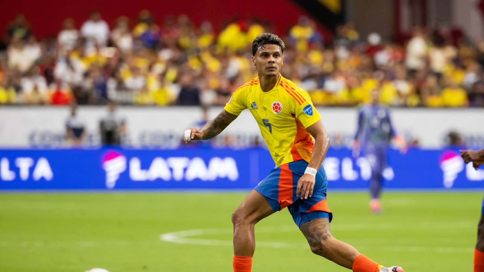 Manchester United eye £17m-rated Colombia ace after starring at Copa ...