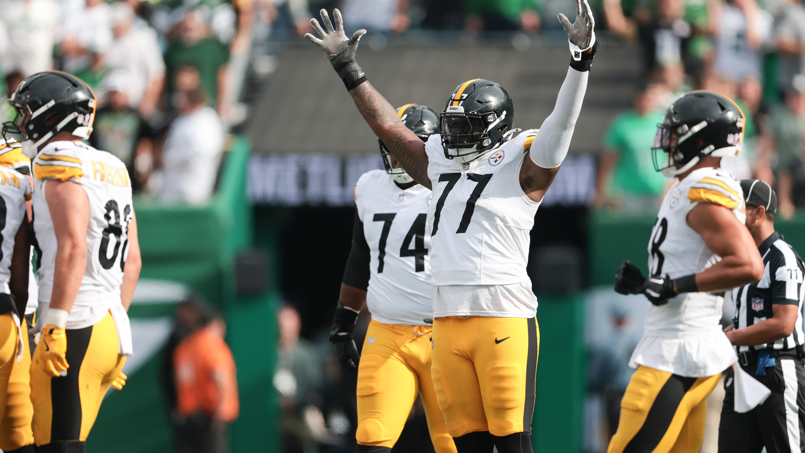 When Celebrating Goes Wrong: Broderick Jones Nearly Takes Down Aaron ...