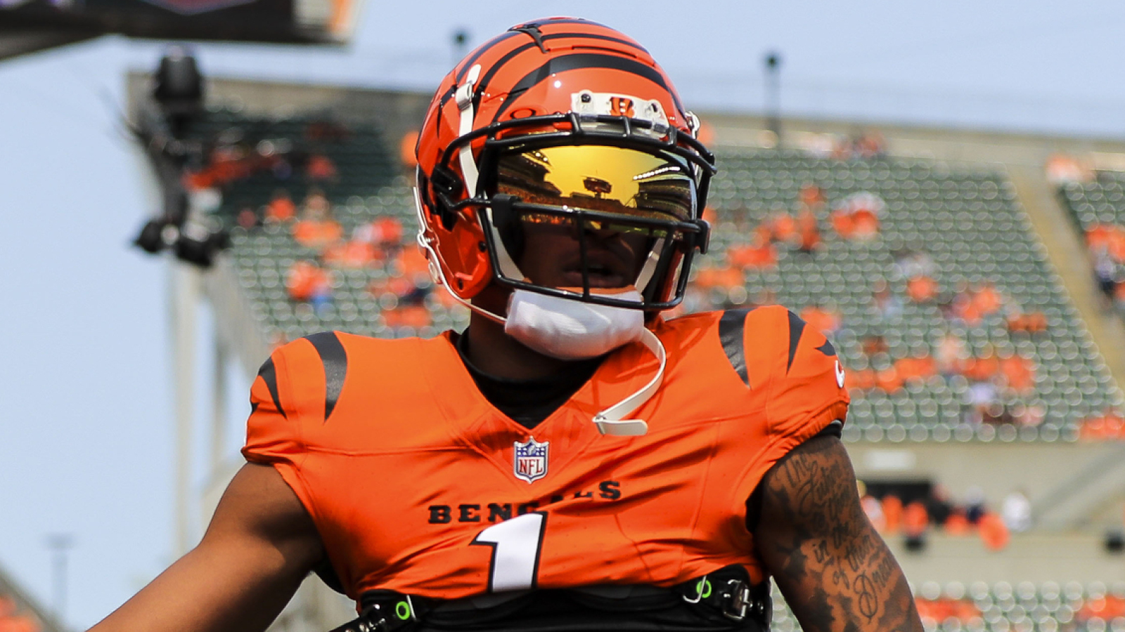 Watch: Joe Burrow hits Ja'Marr Chase for big-time 'MNF' TD | Yardbarker