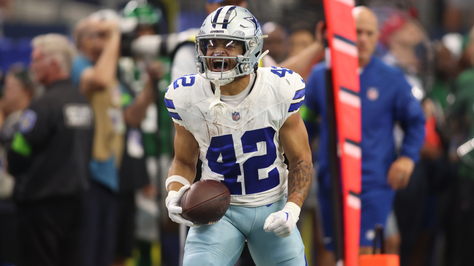 Deuce Vaughn, Brandon Aubrey highlight rookies’ effort in Week 17 ...