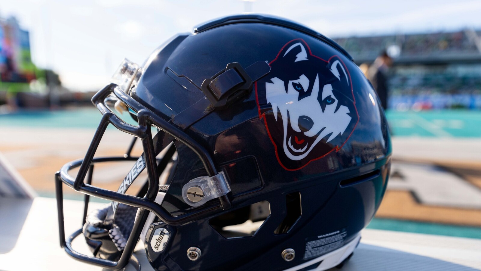 UConn holds on against Temple with crazy final play of the game ...