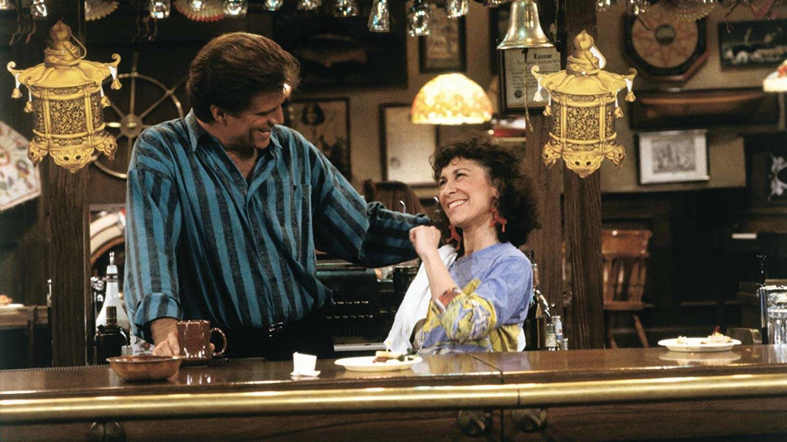 The 25 best TV hangouts | Yardbarker