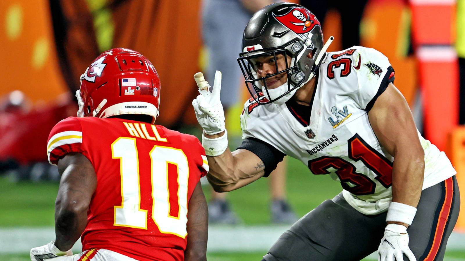 Winfield Jr. explains why he hit Hill with peace sign | Yardbarker