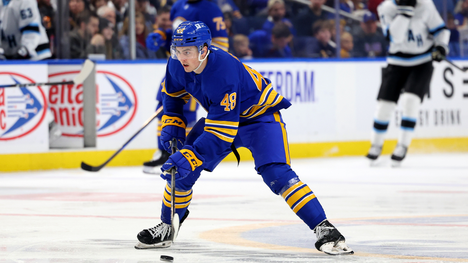 Sabres' Tyson Kozak out week-to-week with hip strain | Yardbarker