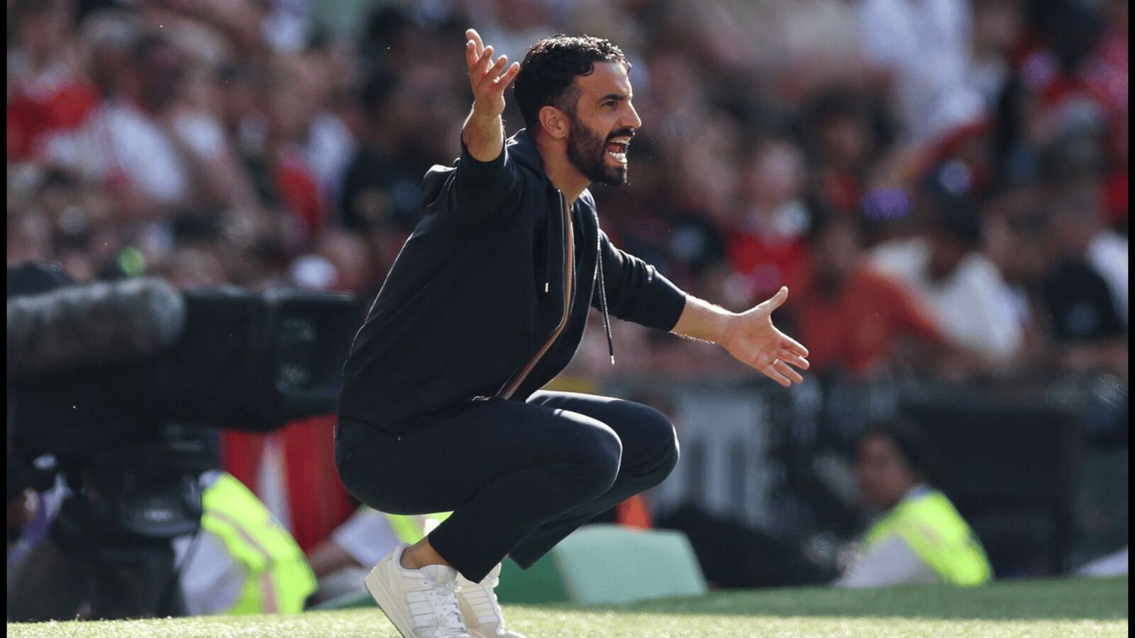 Ruben Amorim defends his approach as he aims dig at Ten Hag: 'I do ...