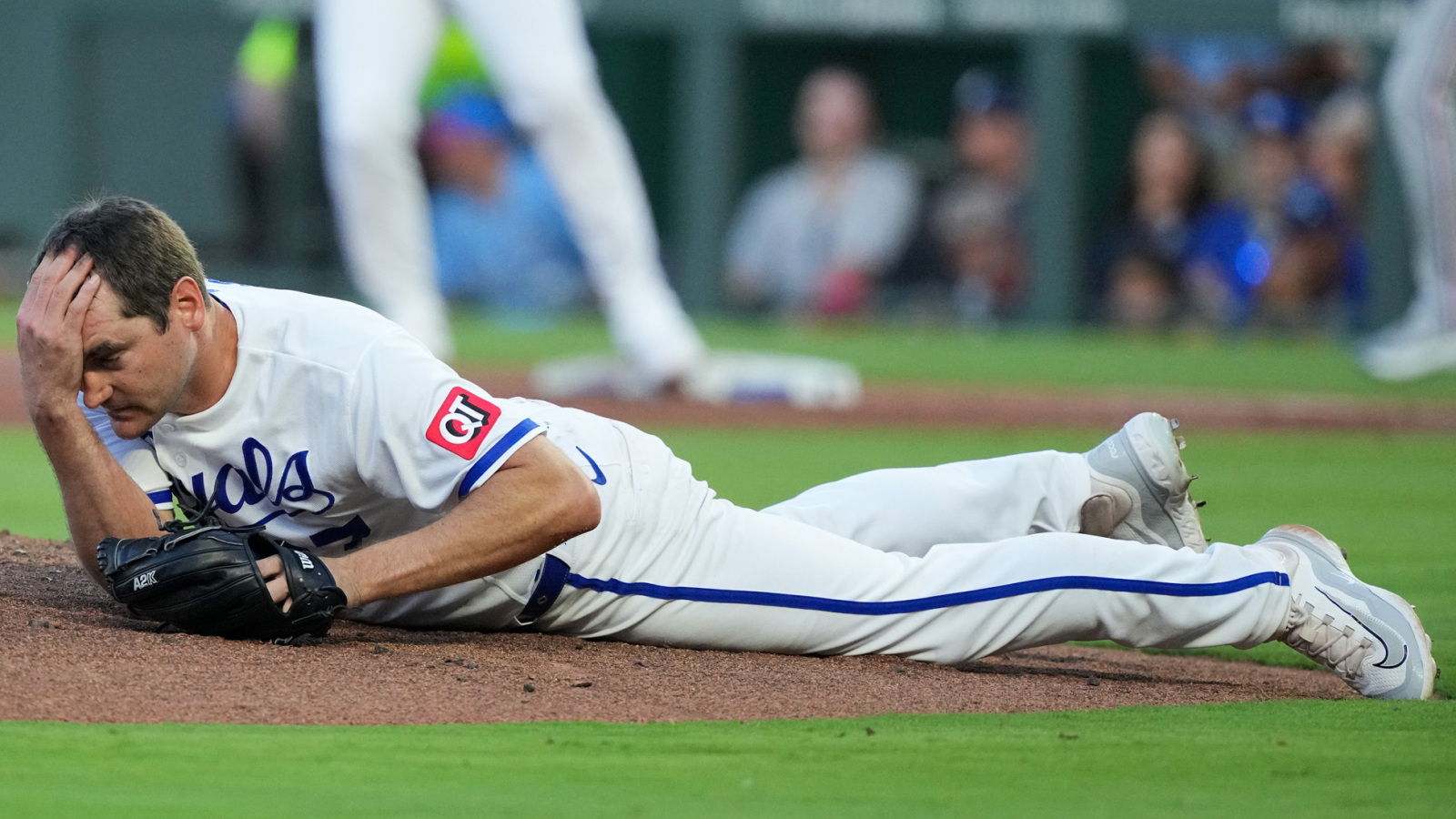 Seth Lugo exits game after taking a 107 mph line drive to the head ...