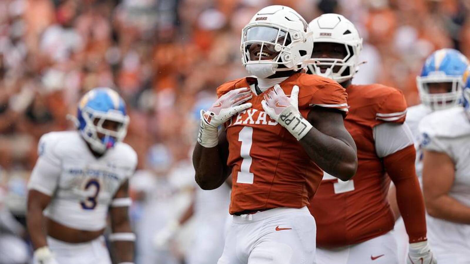 Texas Longhorns Star Lands on Cover of EA Sports' College Football 27 ...
