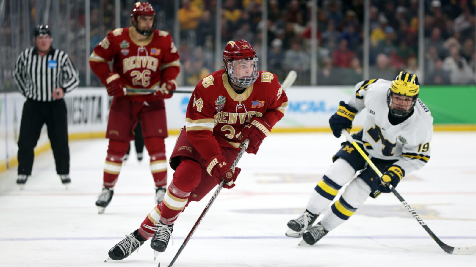 Red Wings Call Up Carter Mazur for Playoff Push | Yardbarker