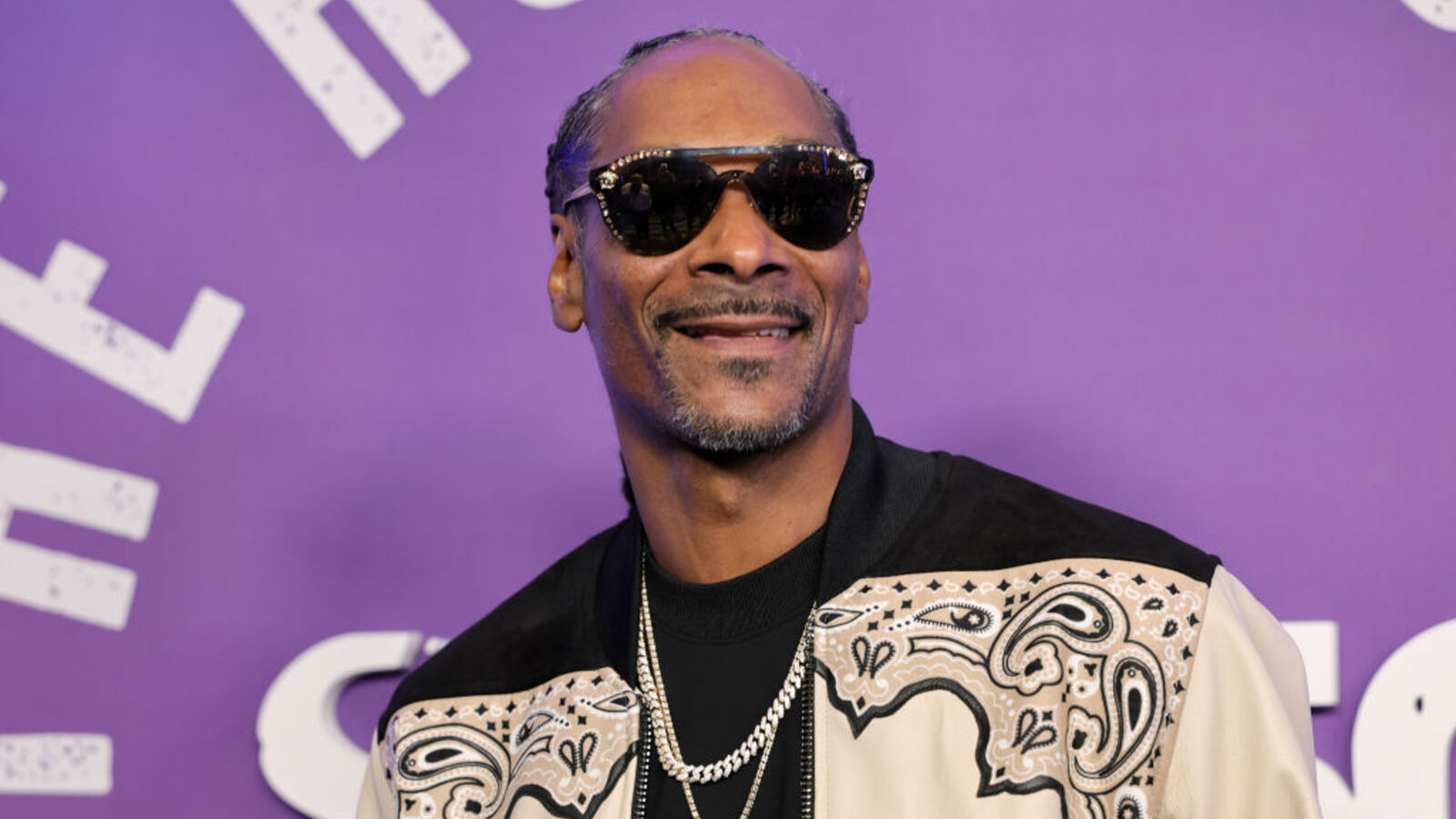 Snoop Dogg, Lainey Wilson and KPop Demon Hunters Perform in Netflix NFL ...