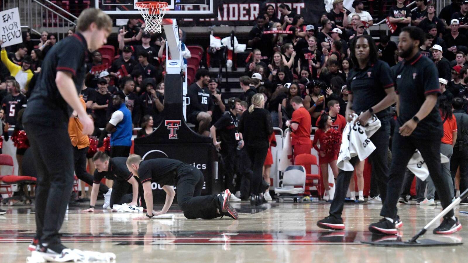 Texas beats Texas Tech in game marred by poor fan behavior | Yardbarker
