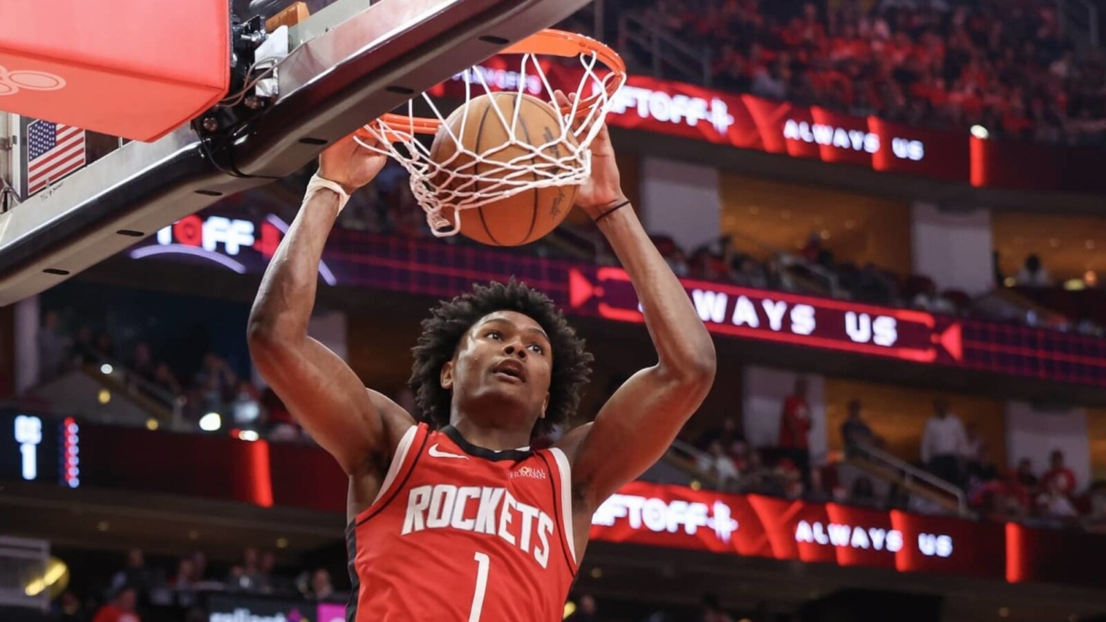 Fans See Michael Jordan's Resemblance In Amen Thompson During Rockets ...