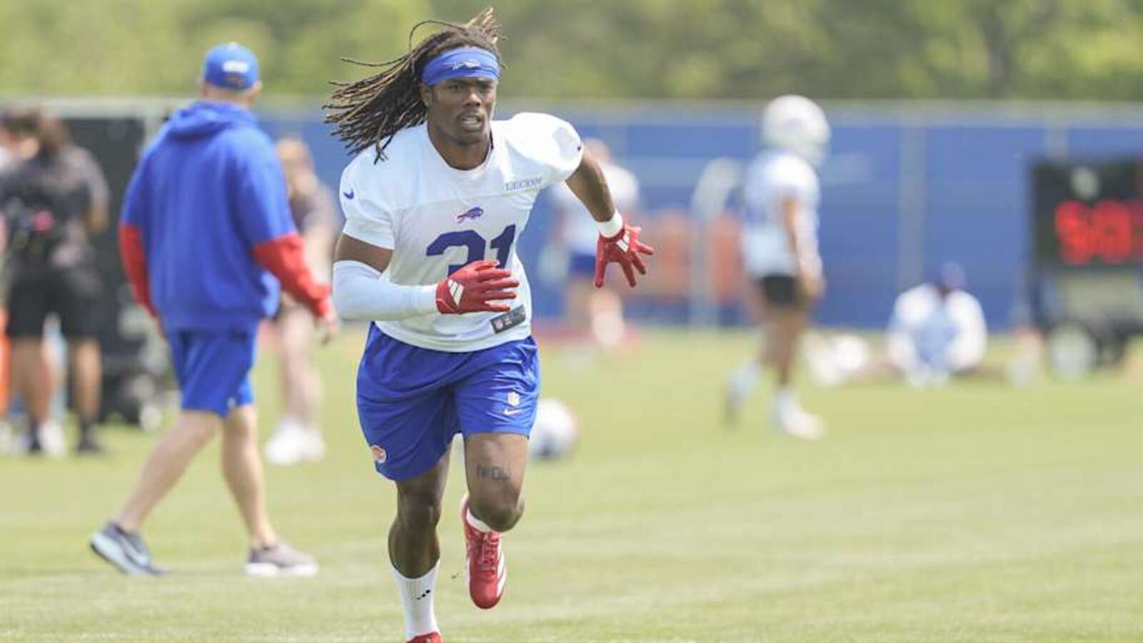 Bills' first-round rookie CB may incur wait behind veteran revered by ...