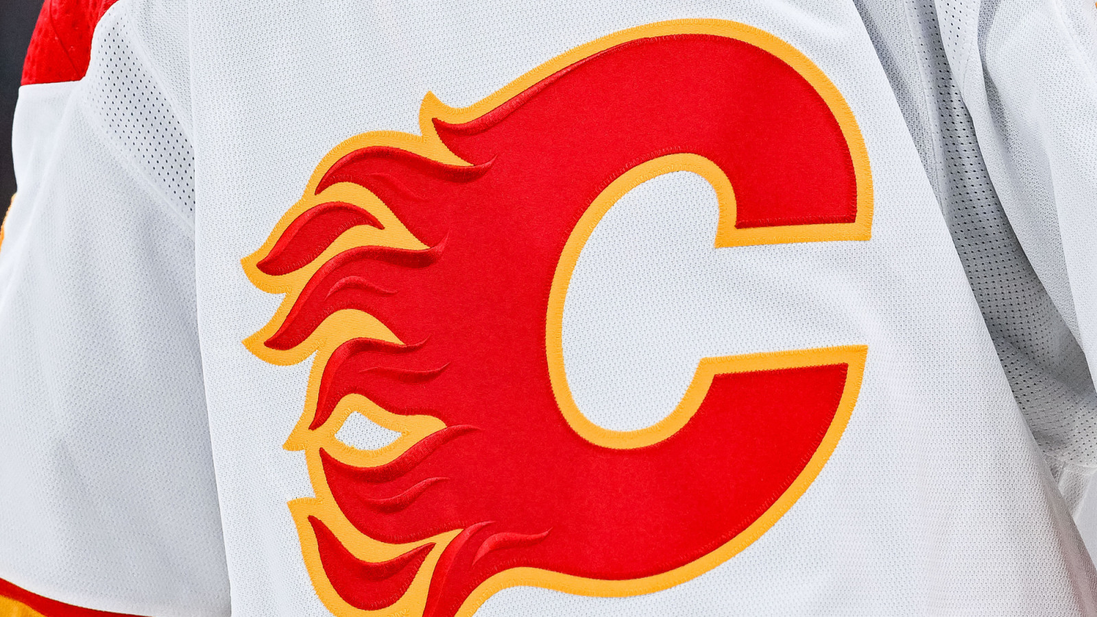Flames assign 2025 third-rounder Mace’o Phillips to the USHL | Yardbarker