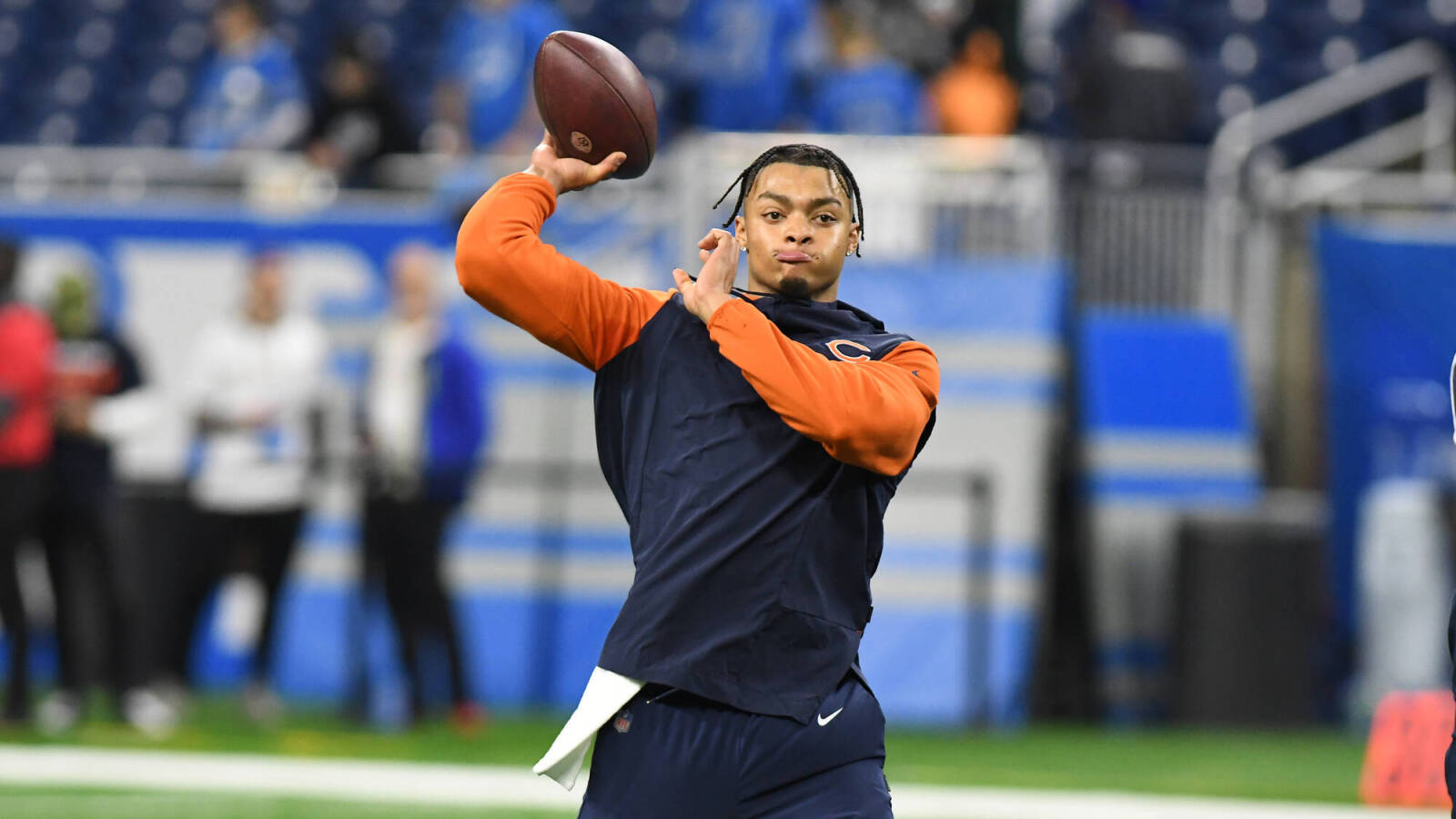 Insider proposes crazy draft scenario where Bears trade Justin Fields | Yardbarker