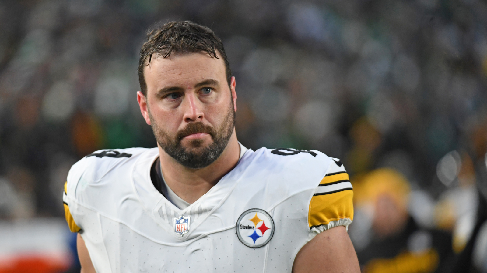 Steelers Officially Sign DE Dean Lowry After Month-Long Delay | Yardbarker