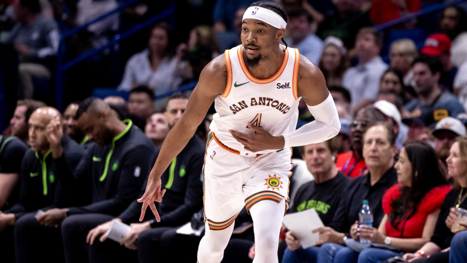 Devonte Graham Changes His GOAT Choice After Michael Jordan Traded Him ... Devonte Graham Changes His GOAT Choice After Michael Jordan Traded Him ...