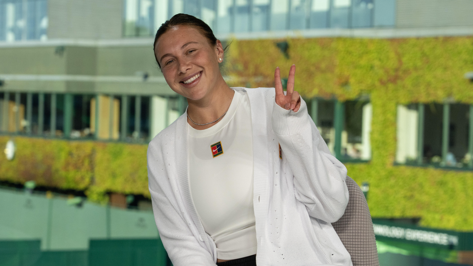 Maiden Grand Slam Final: Amanda Anisimova upsets Aryna Sabalenka at ...