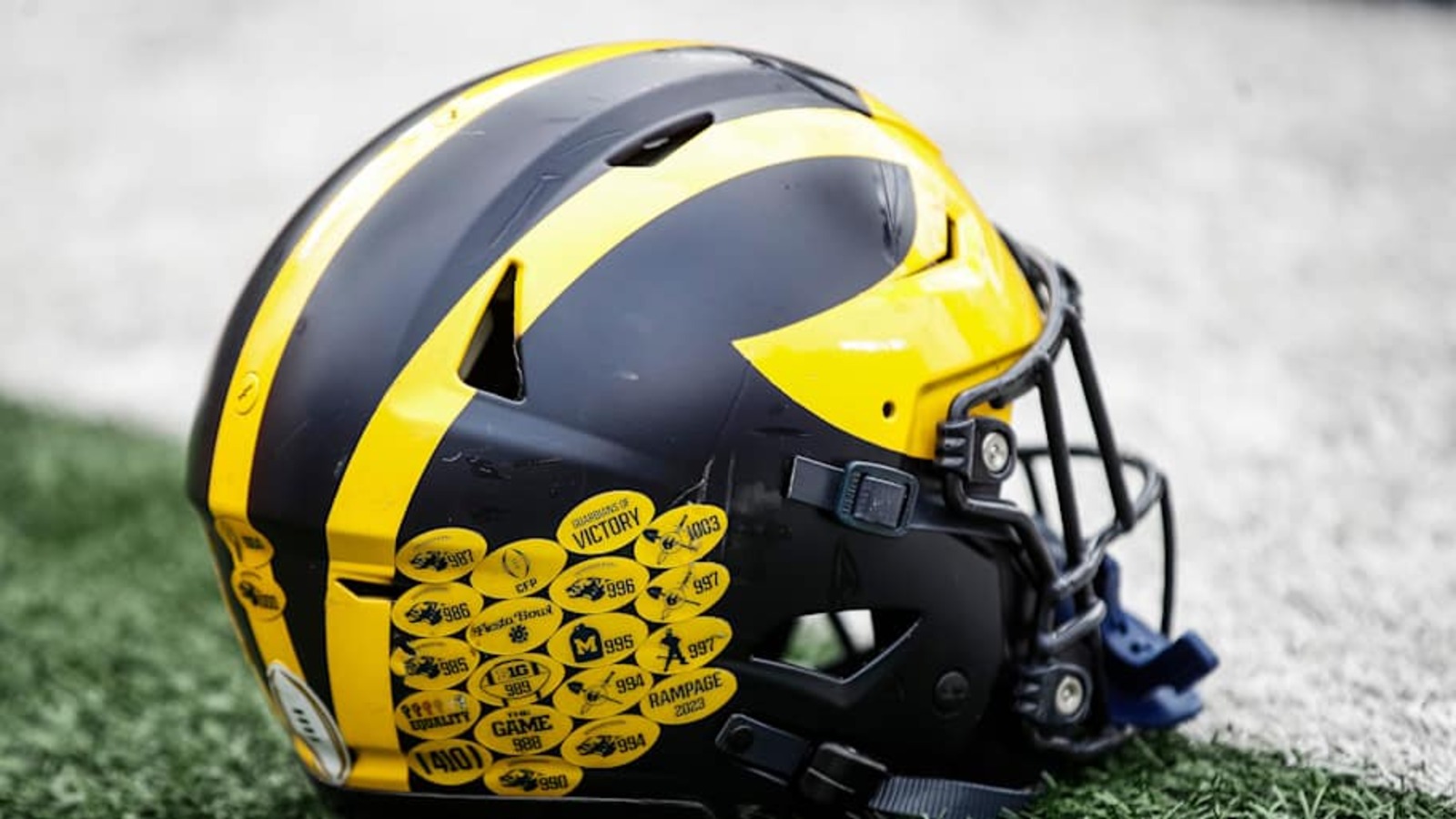 Recruiting: 4-star safety Ivan Taylor de-commits from Michigan, commits ...