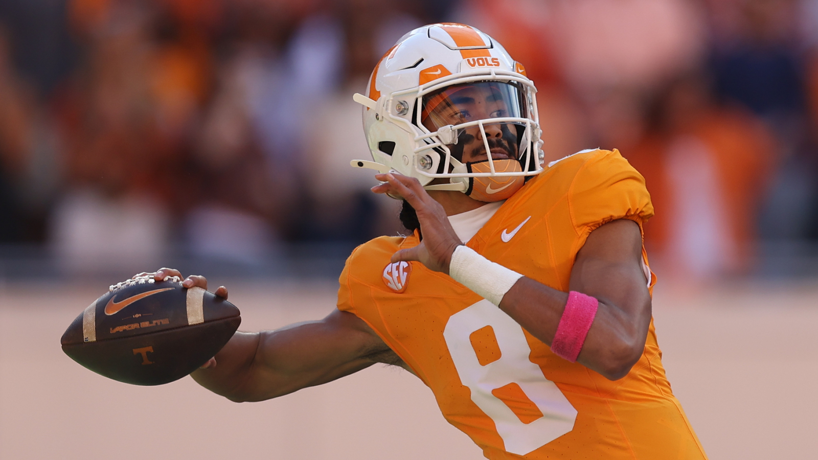 Tennessee QB Nico Iamaleava dealing with hip injury vs. Alabama ...