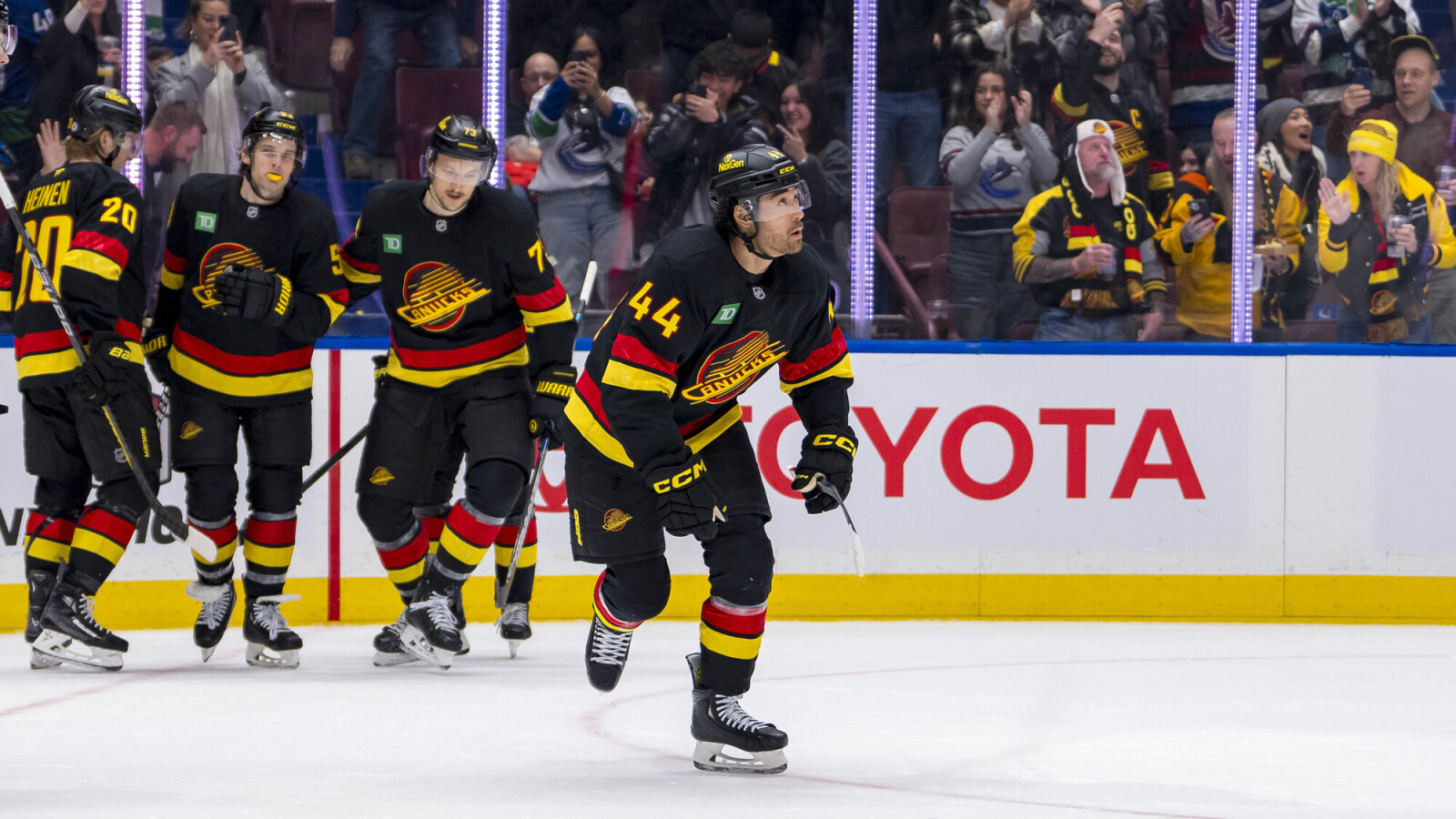 Insider confirms Canucks GM is working the phones for major trade ...