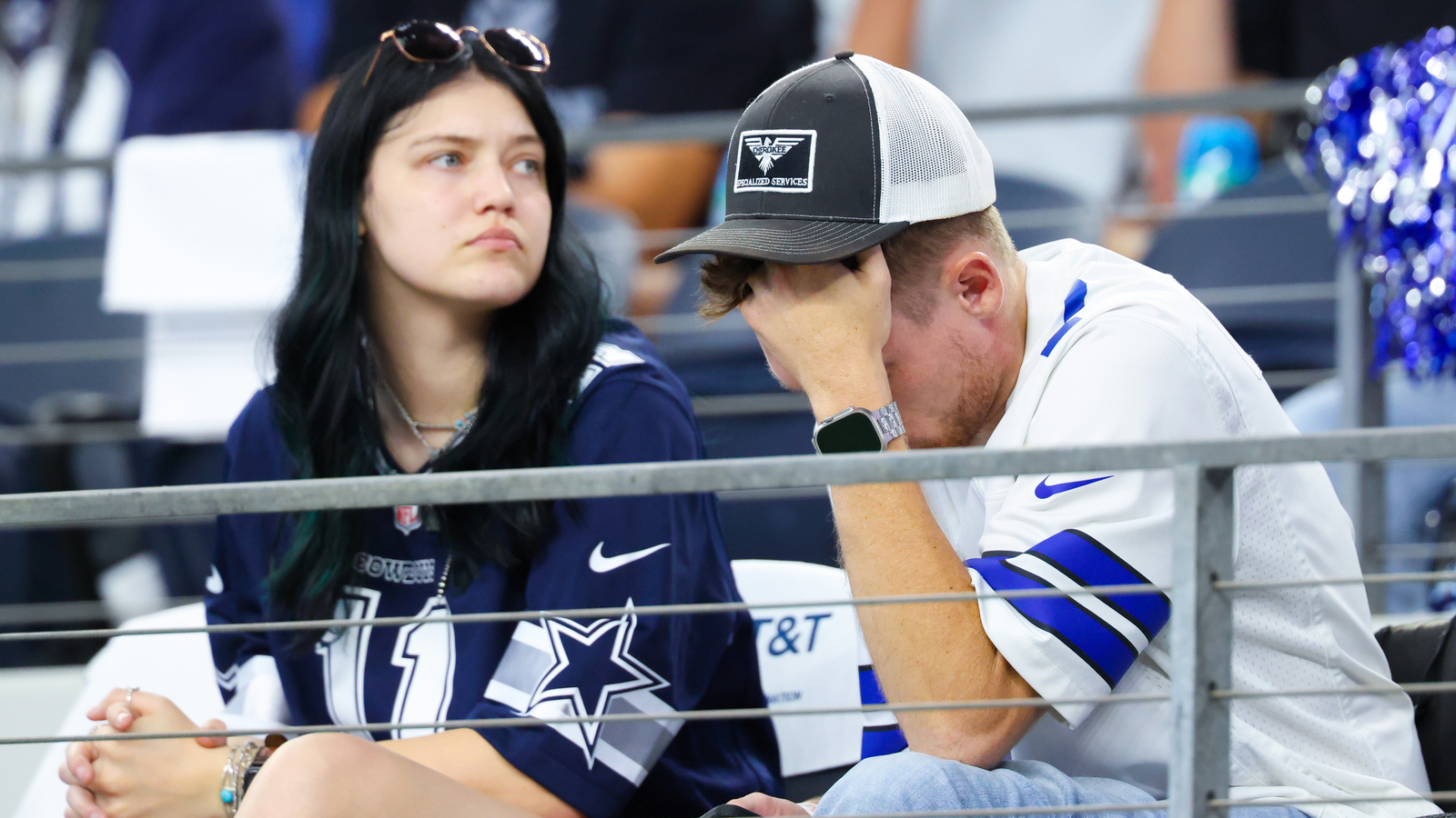 Sad Dallas Cowboys fan goes viral in ridiculous oversized hat | Yardbarker