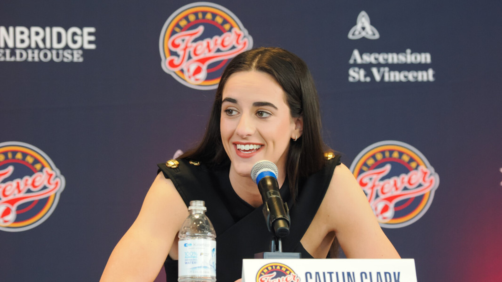 Caitlin Clark Gets Big Addition With Indiana Fever Free Agency Signing ...