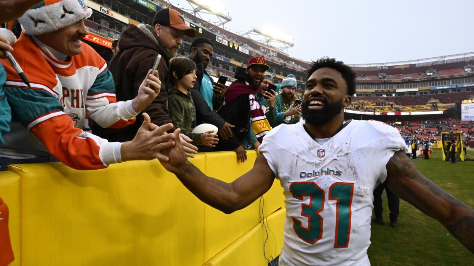 Dolphins star reaches eye-opening milestone in win | Yardbarker