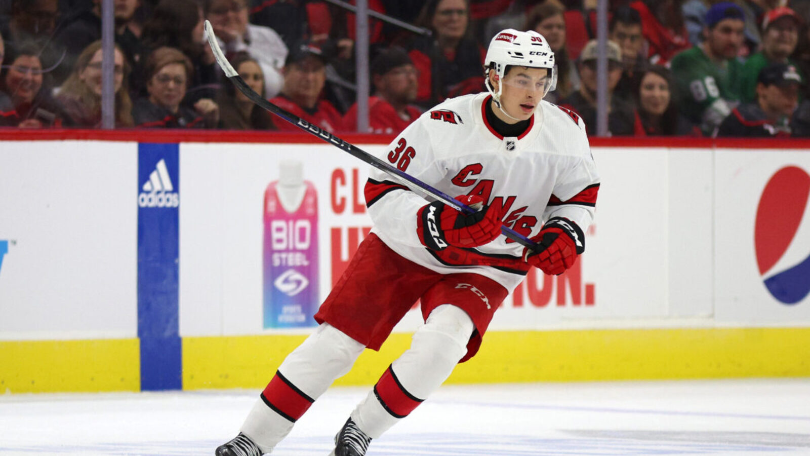 Nadeau’s 2 Goals Lead Way in Hurricanes’ 4-2 Win Over Predators ...