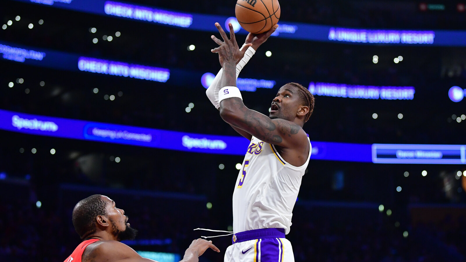 Curious report emerges about Lakers center Deandre Ayton's future ...