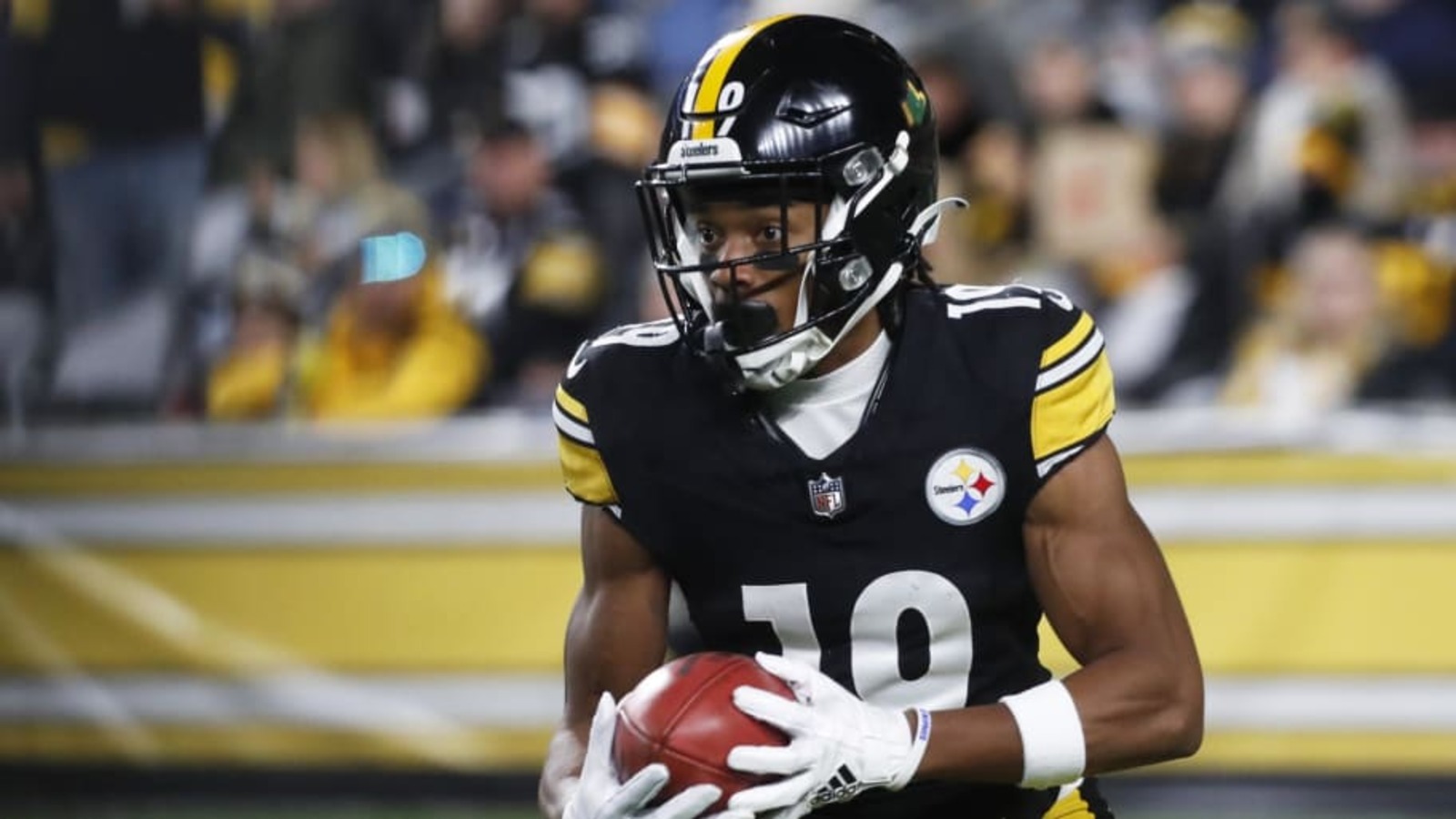 Steelers QB Sees Tyler Lockett in Calvin Austin | Yardbarker