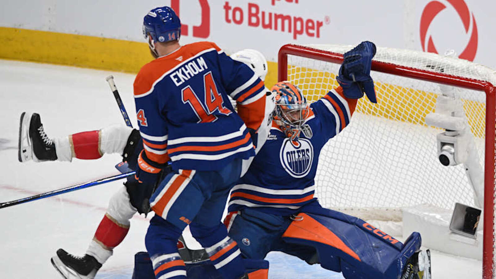 Panthers’ Sam Bennett Will Continue to Live in Crease | Yardbarker