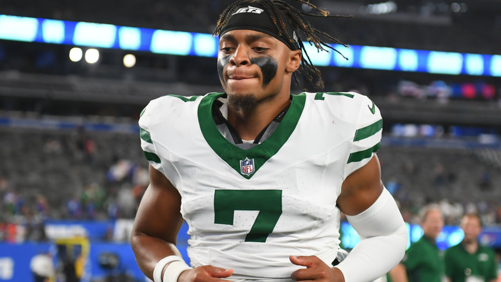 Jets Close to Making Justin Fields Decision Before Bengals Game ...