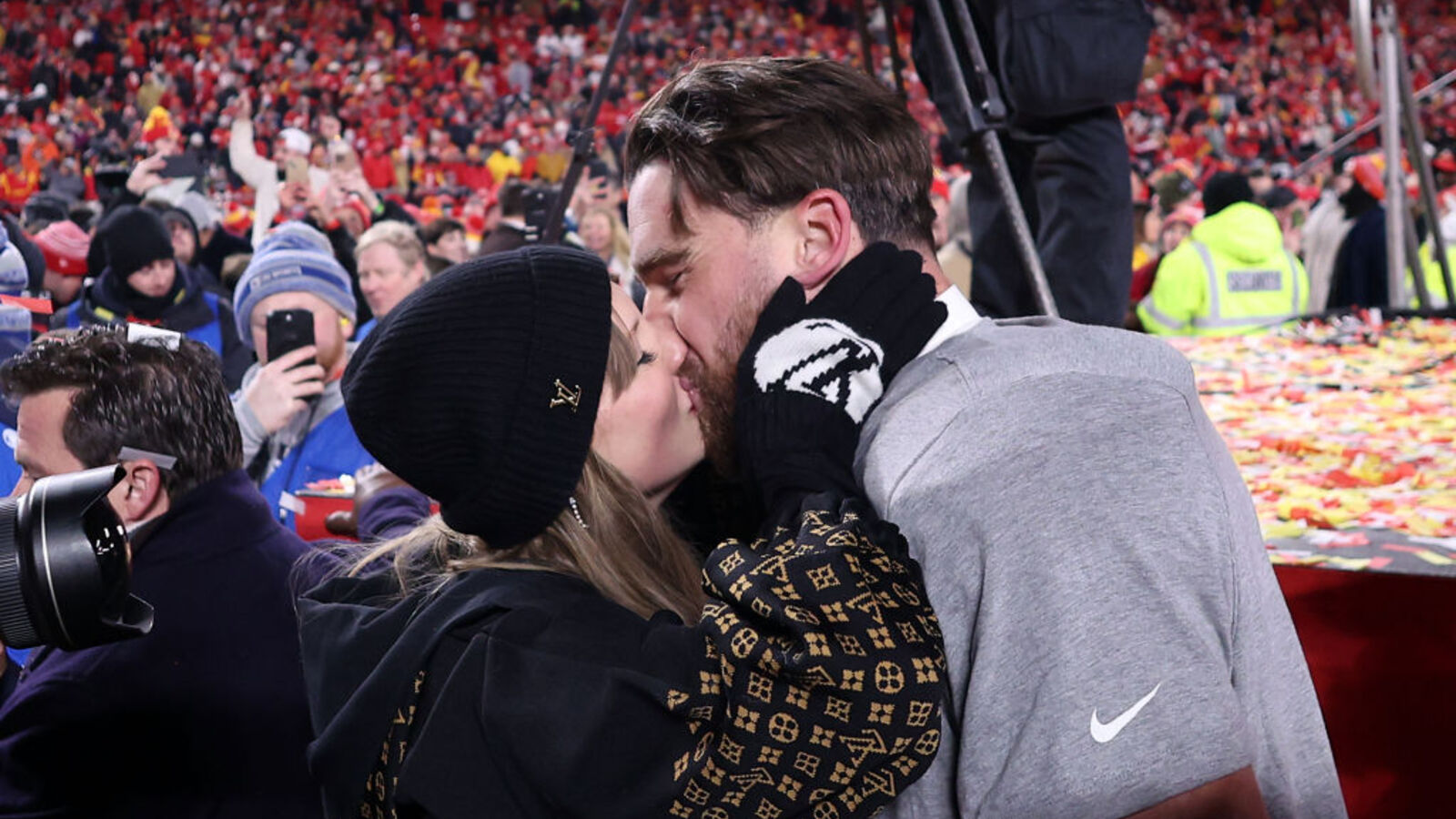 Taylor Swift's Texts With Blake Lively Came After Travis Kelce's Advice ...