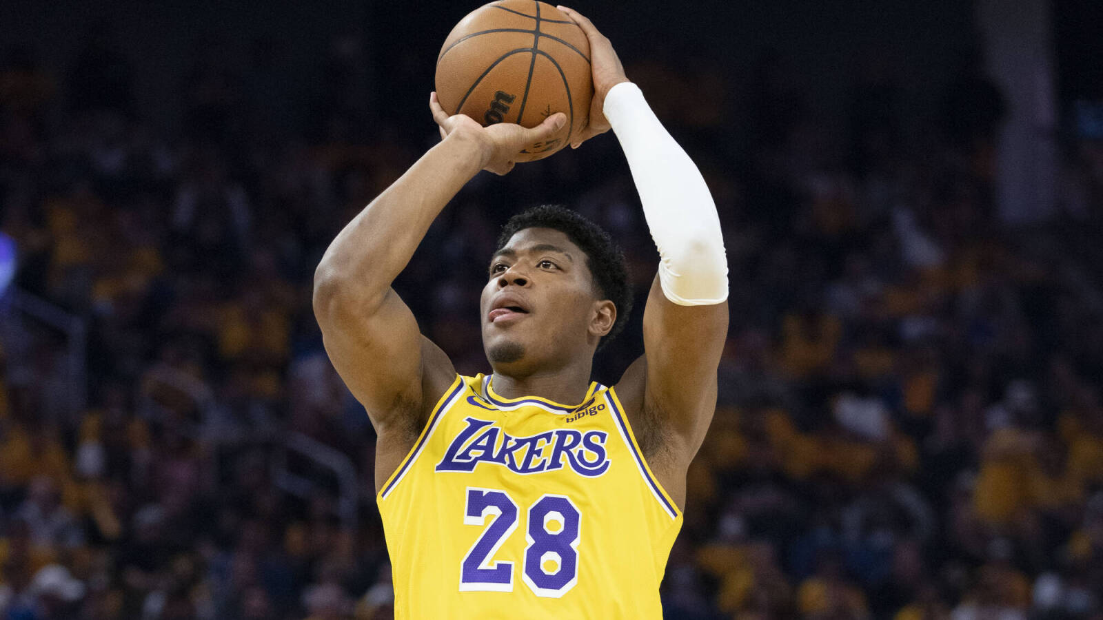 Lakers considering major starting lineup change | Yardbarker