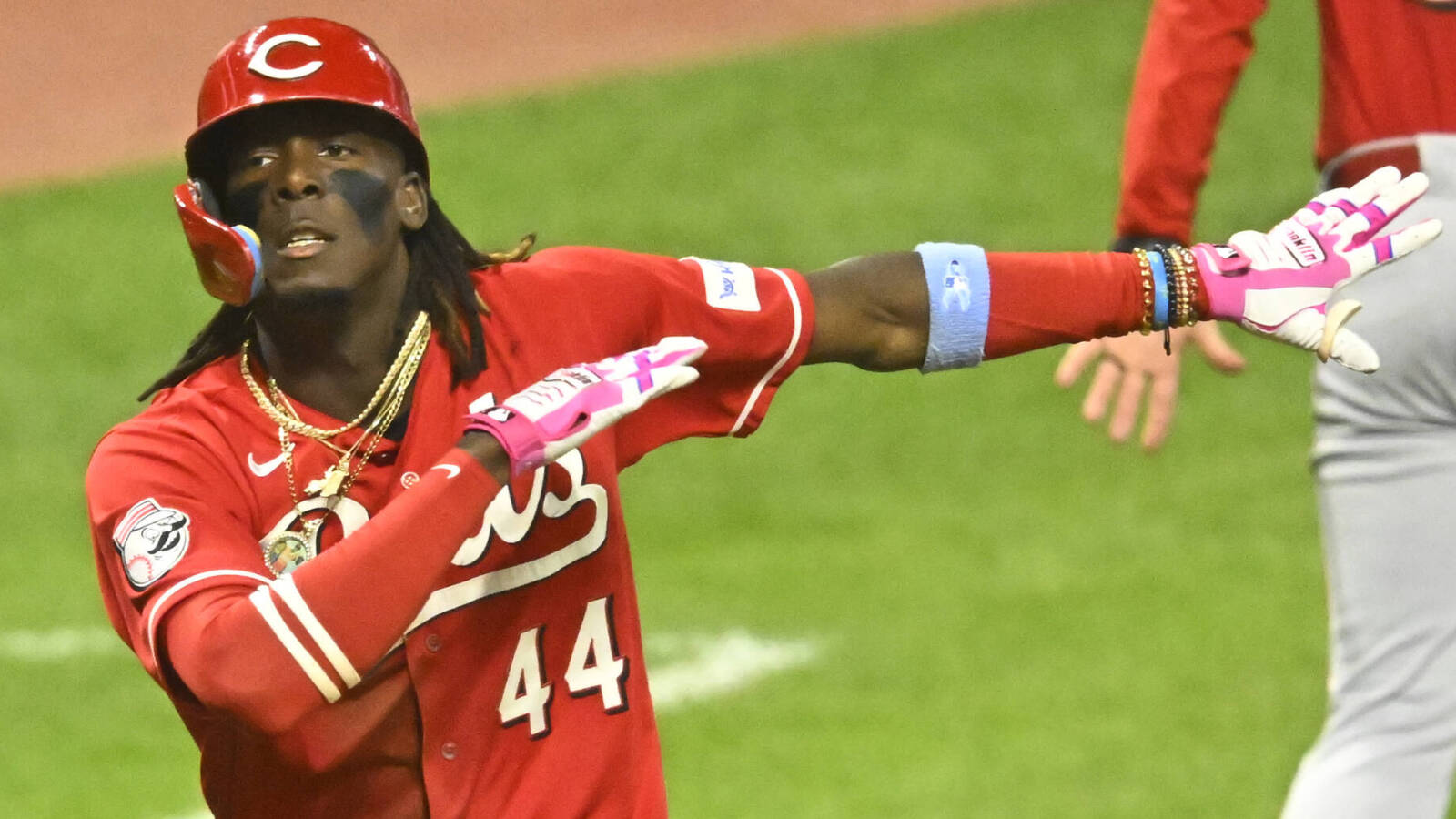 Elly De La Cruz smashes 467-foot HR, helps keep hopes alive | Yardbarker