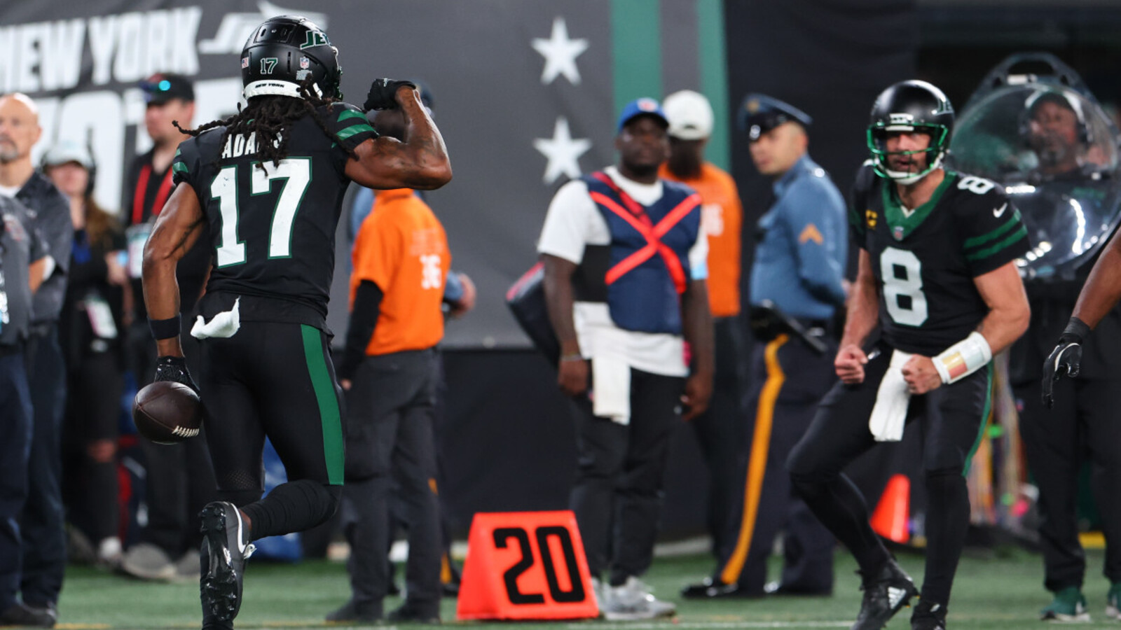 Jets’ Davante Adams Reveals Hot-Take Prediction on Aaron Rodgers Retirement | Yardbarker