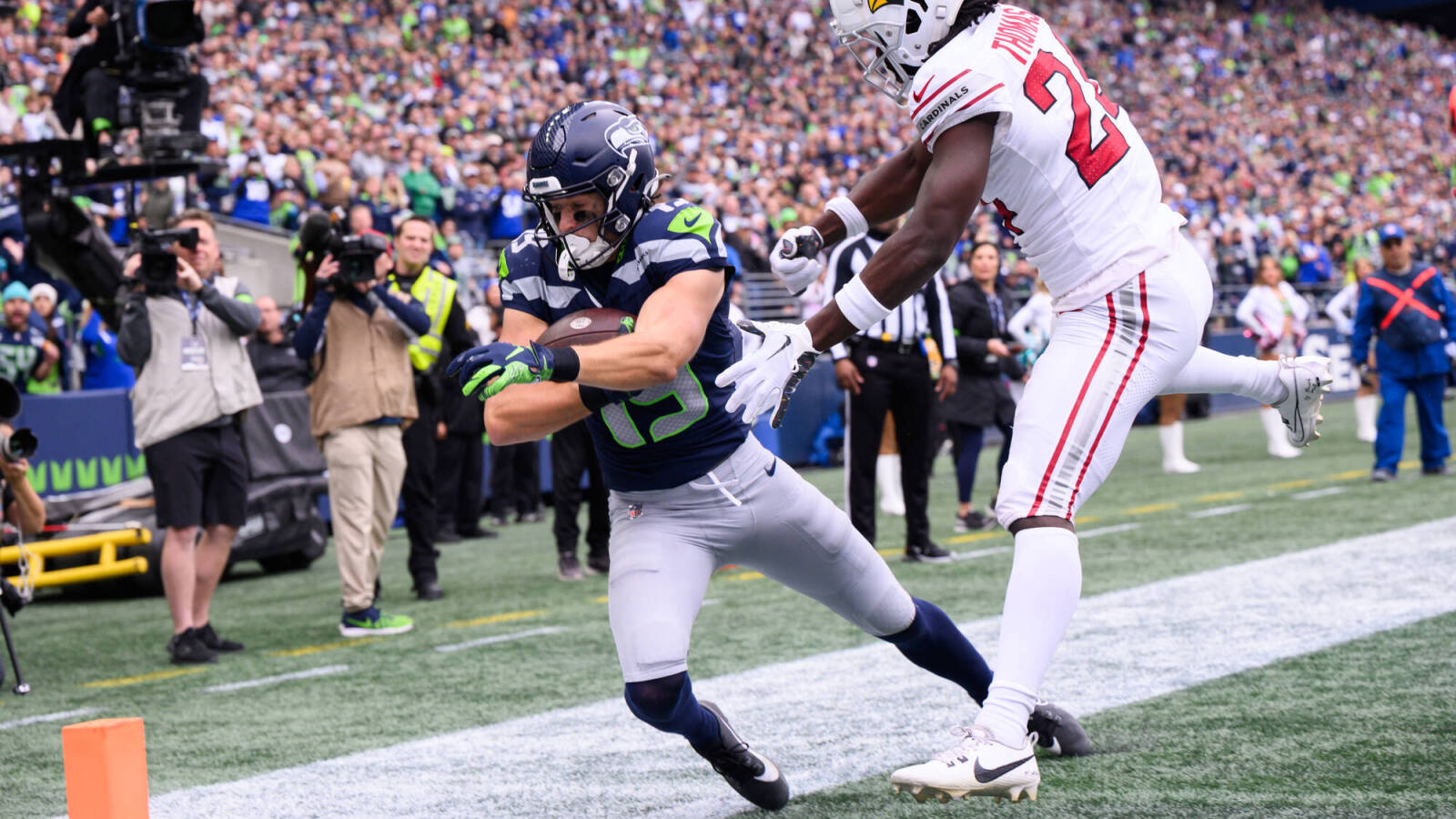 Watch: Jake Bobo’s absurd TD catch gives Seahawks lead over Cardinals ...