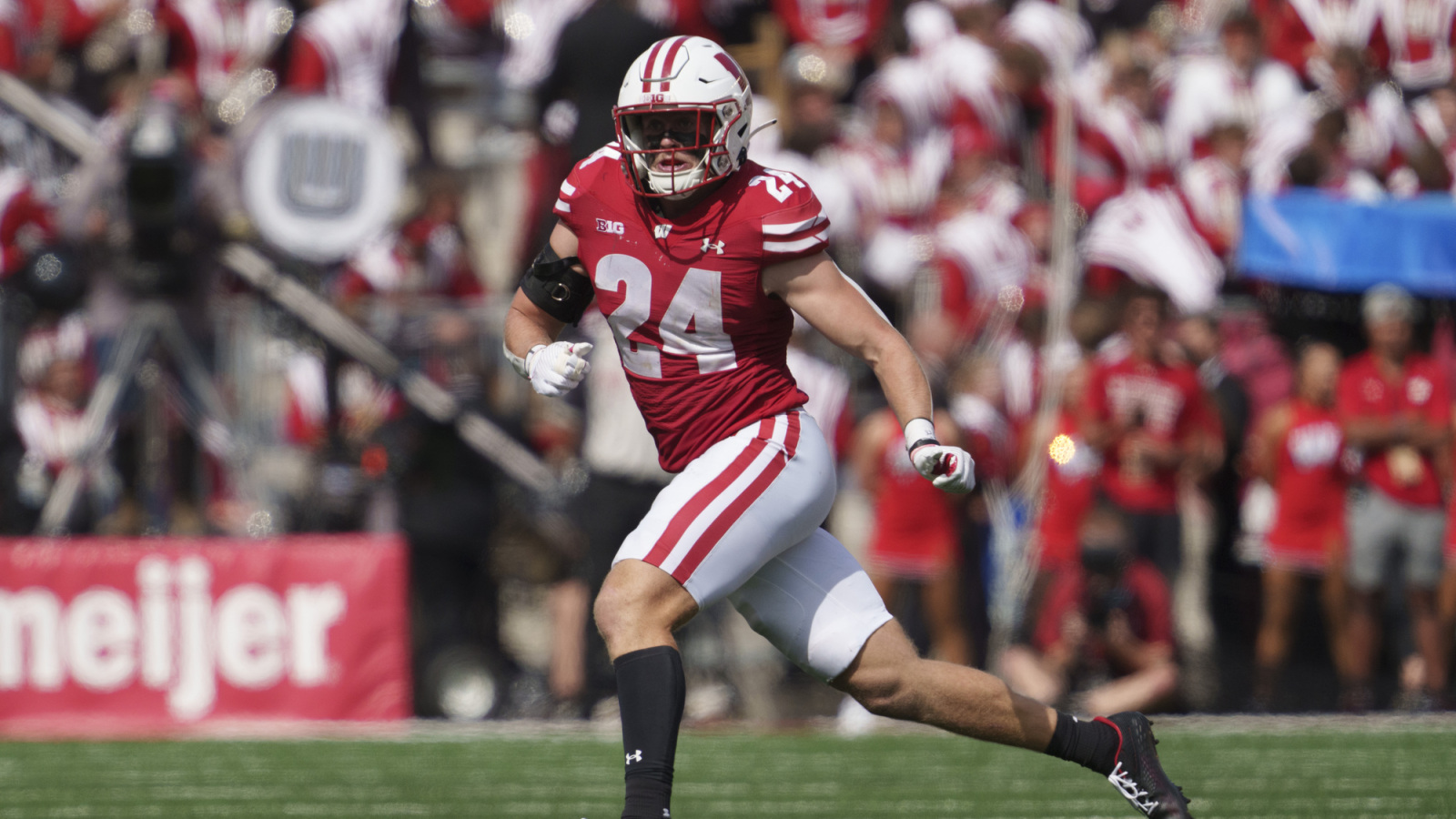 Wisconsin Football Captain Hunter Wohler Bids Farewell to Badgers Fans ...