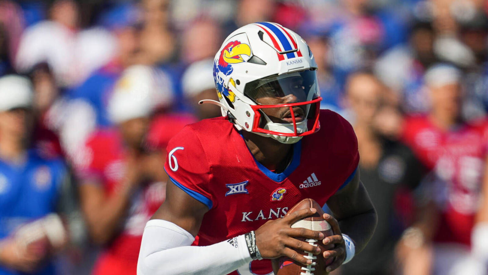 Kansas QB wears high-playing chain at Big 12 media days | Yardbarker
